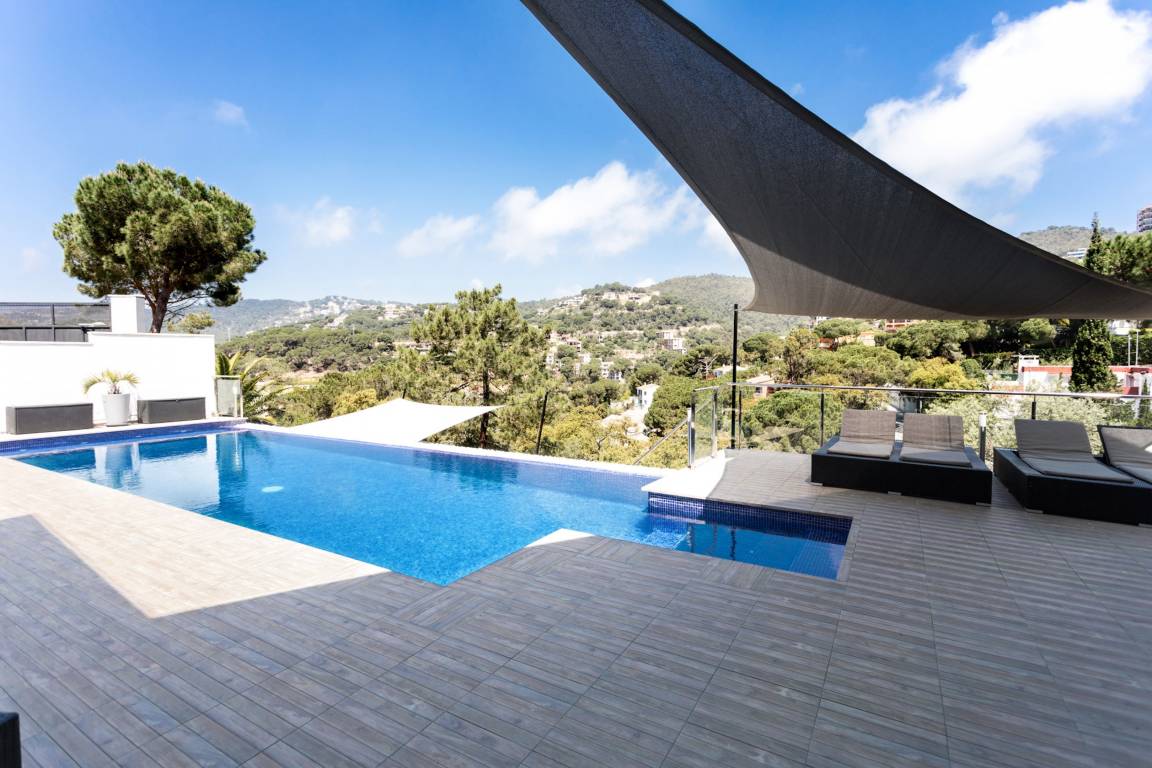 180 M² Villa ∙ 5 Chambres ∙ 14 Personnes - Lloret de Mar