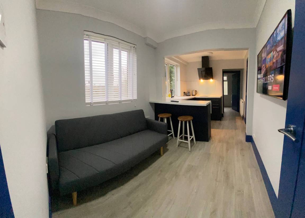100 M² Apartment ∙ 3 Bedrooms ∙ 15 Guests - Cambridgeshire