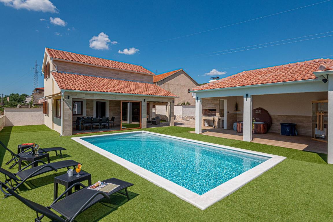 88 M² Ferienhaus ∙ 2 Schlafzimmer ∙ 6 Gäste - Šibenik