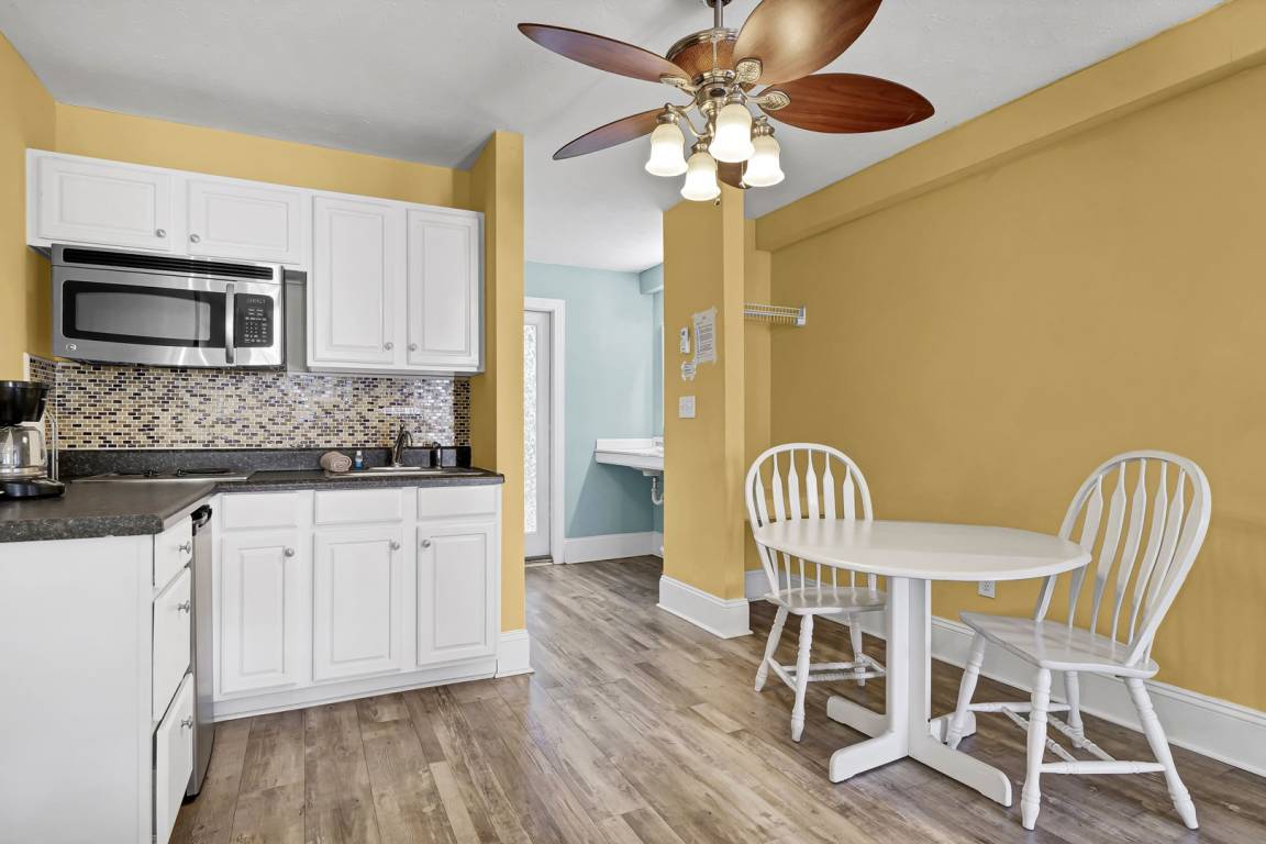 Hotel ∙ 1 Bedroom ∙ 2 Guests - Topsail Beach, NC