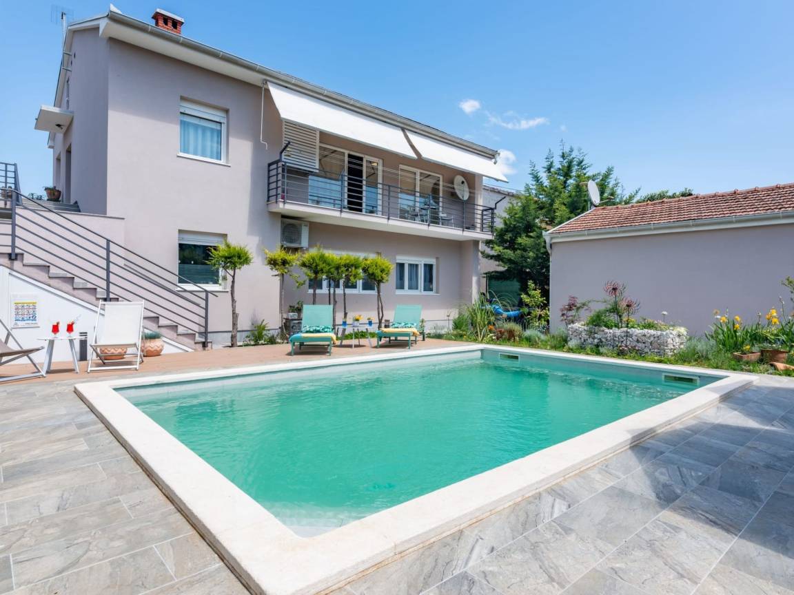 120 M² Apartment ∙ 2 Bedrooms ∙ 4 Guests - Banjole