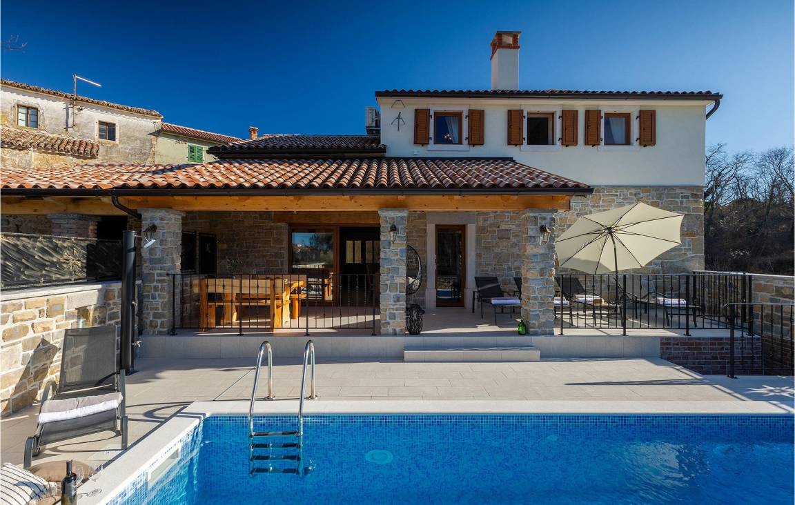 215 M² House ∙ 3 Bedrooms ∙ 8 Guests - Buzet