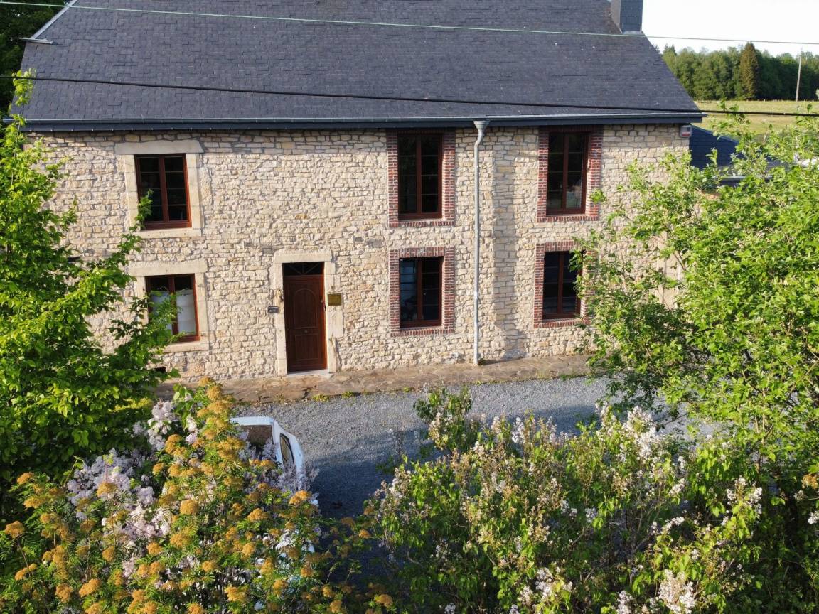 200 M² Maison De Vacances ∙ 4 Chambres ∙ 8 Personnes - Herbeumont