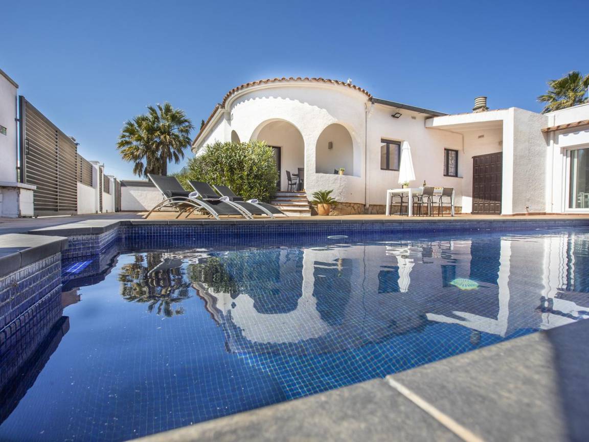 178 M² House ∙ 5 Bedrooms ∙ 10 Guests - Empuriabrava