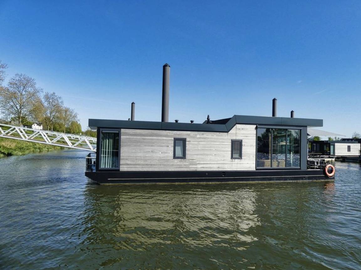 60 M² Houseboat ∙ 2 Bedrooms ∙ 2 Guests - Sittard