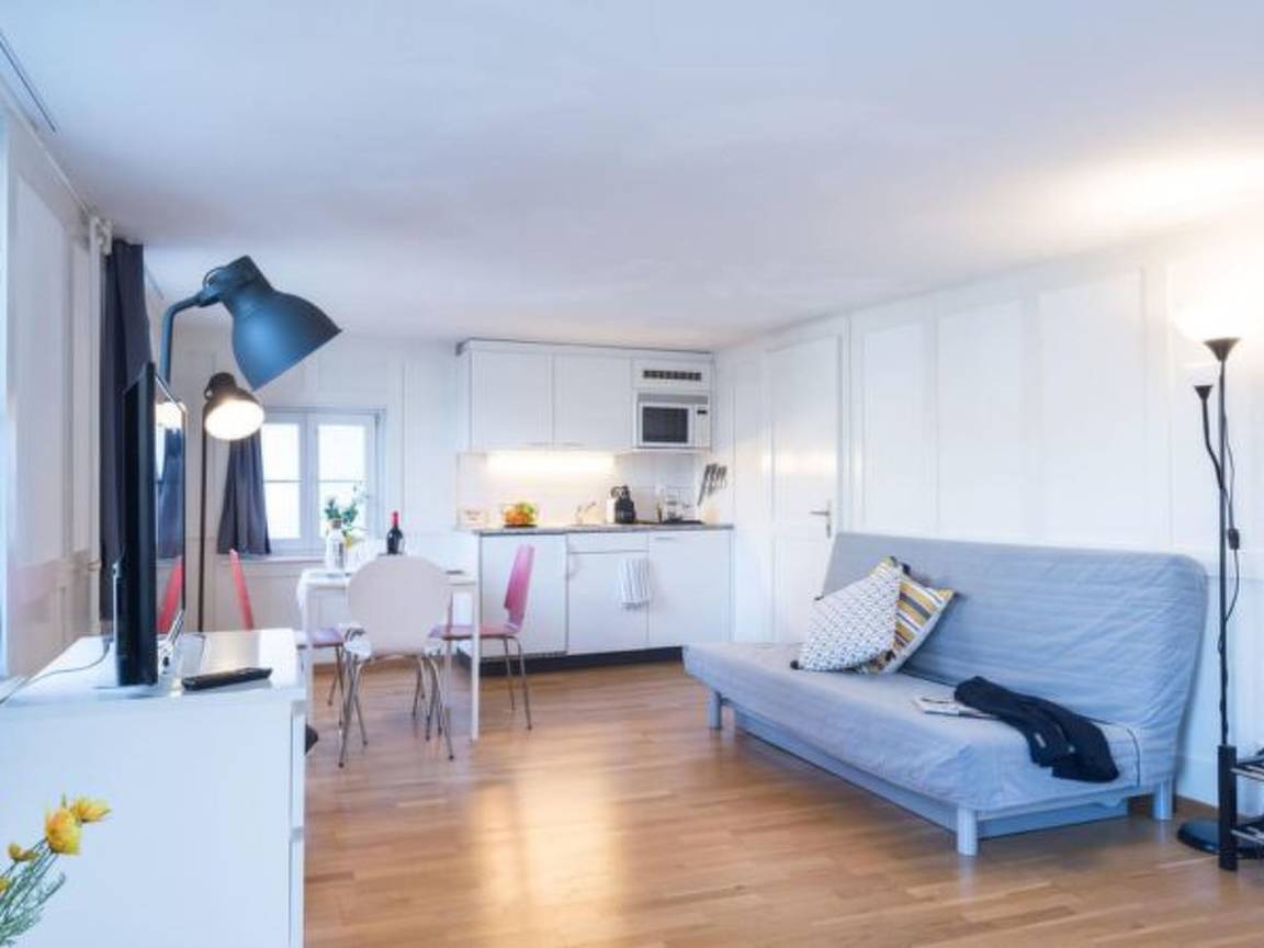 32 M² Huoneisto ∙ 1 Makuuhuone ∙ 4 Vierasta - Zoug