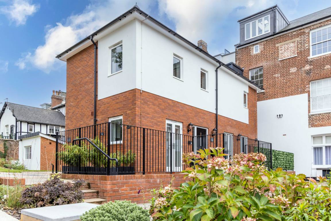 170 M² House ∙ 1 Bedroom ∙ 2 Guests - University of Exeter
