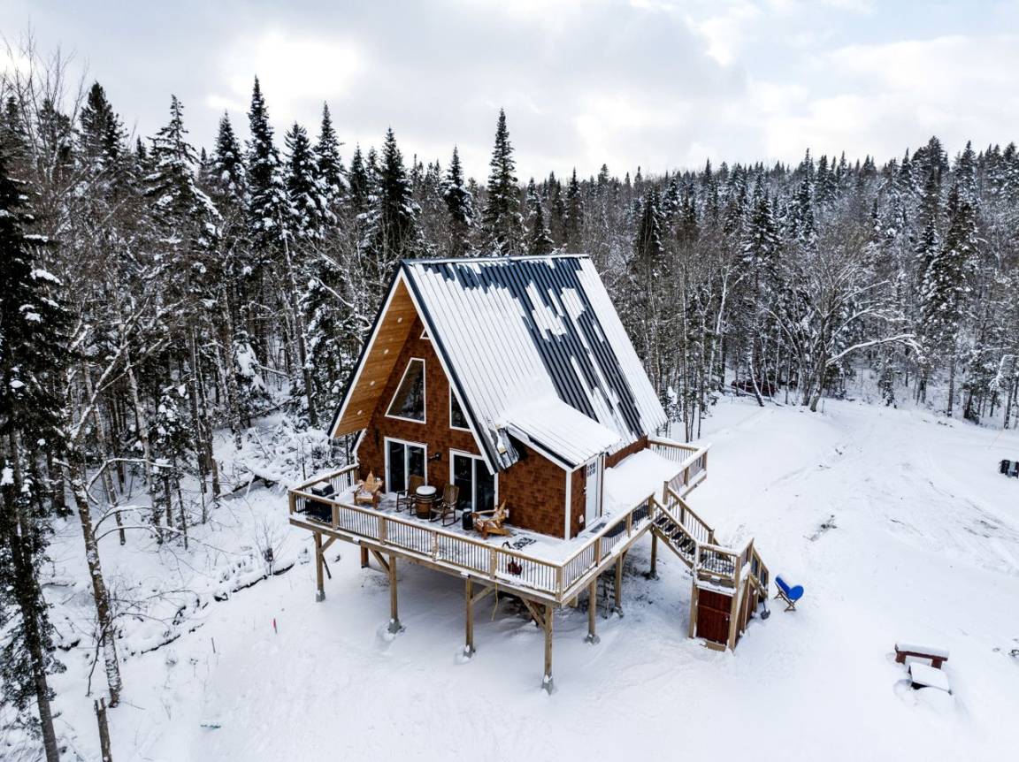 Cabin ∙ 2 Bedrooms ∙ 4 Guests - Pittsburg, NH
