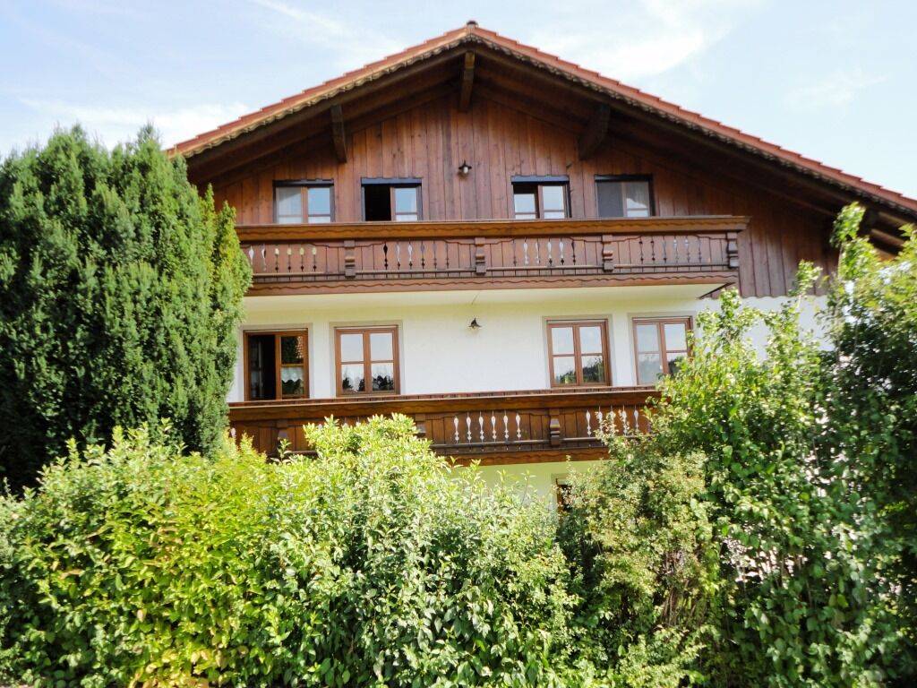 85 M² Ferienwohnung ∙ 2 Schlafzimmer ∙ 6 Gäste - Viechtach