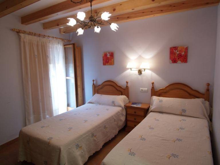 200 M² Ferienhaus ∙ 6 Schlafzimmer ∙ 12 Gäste - Bierge