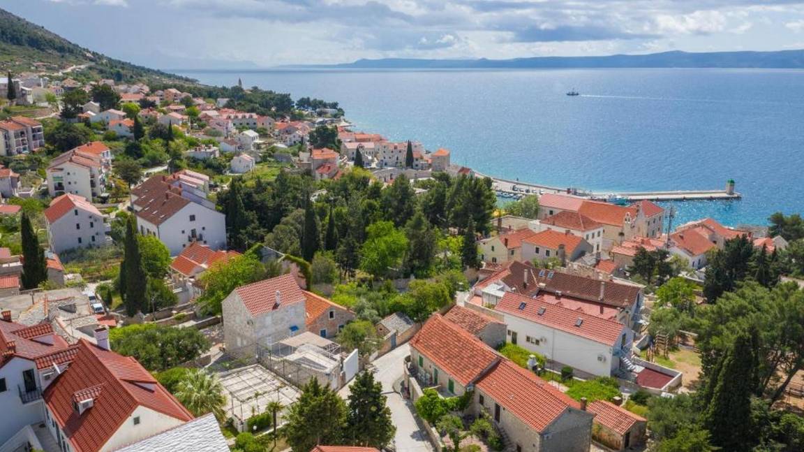 170 M² House ∙ 5 Bedrooms ∙ 10 Guests - Bol
