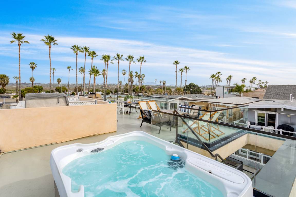 157 M² House ∙ 5 Bedrooms ∙ 14 Guests - Huntington Beach, CA