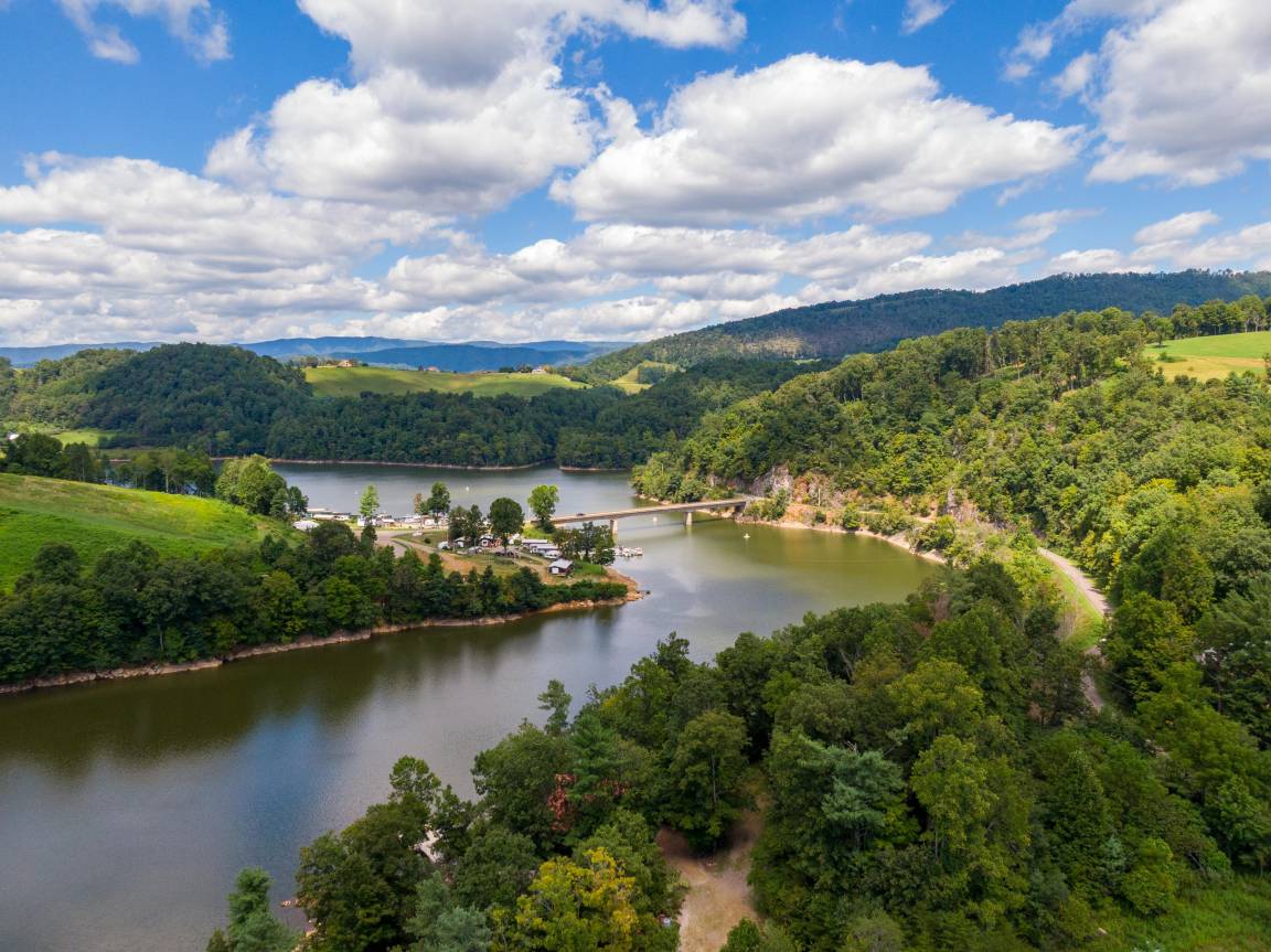 Cabin ∙ 3 Bedrooms ∙ 8 Guests - Watauga Lake, TN