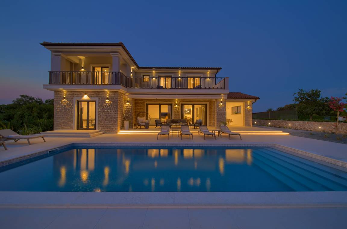 340 M² Villa ∙ 4 Slaapkamers ∙ 8 Gasten - Krk