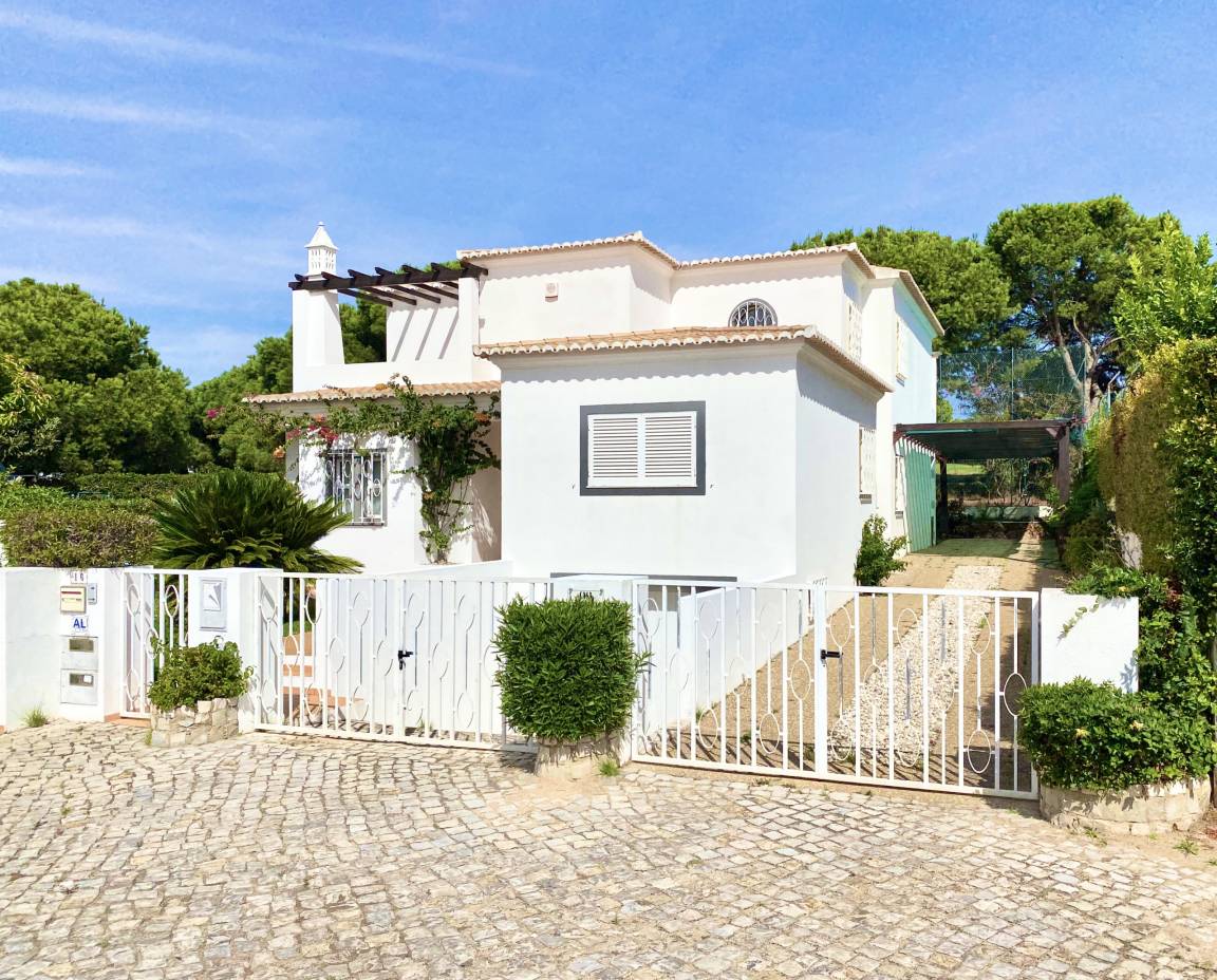 145 M² Villa ∙ 4 Bedrooms ∙ 8 Guests - Quarteira