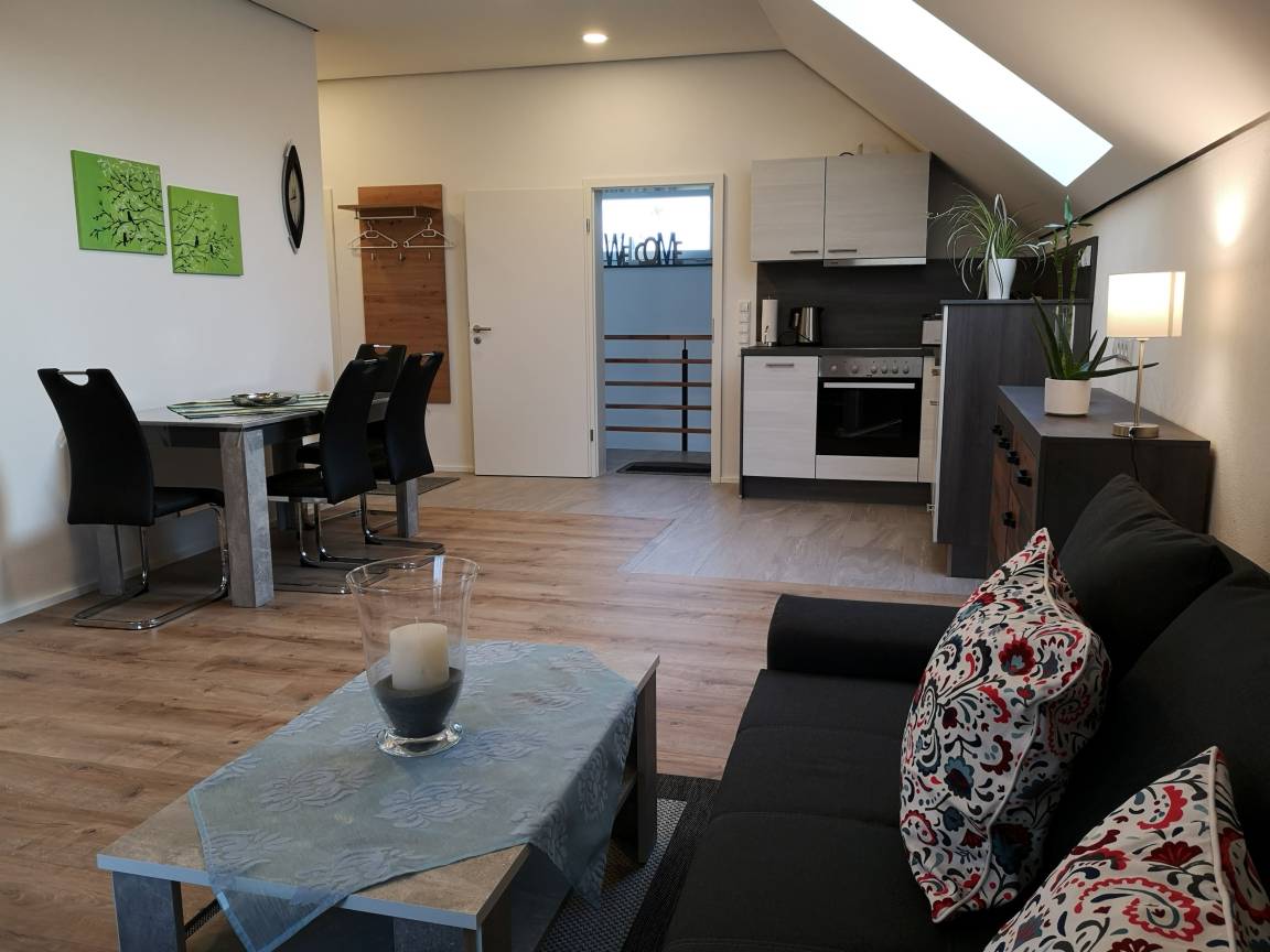 65 M² Ferienwohnung ∙ 2 Schlafzimmer ∙ 4 Gäste - Gerolzhofen
