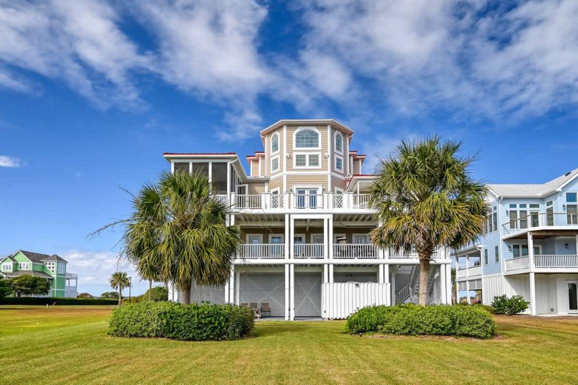 House ∙ 7 Bedrooms ∙ 18 Guests - Topsail Island, NC