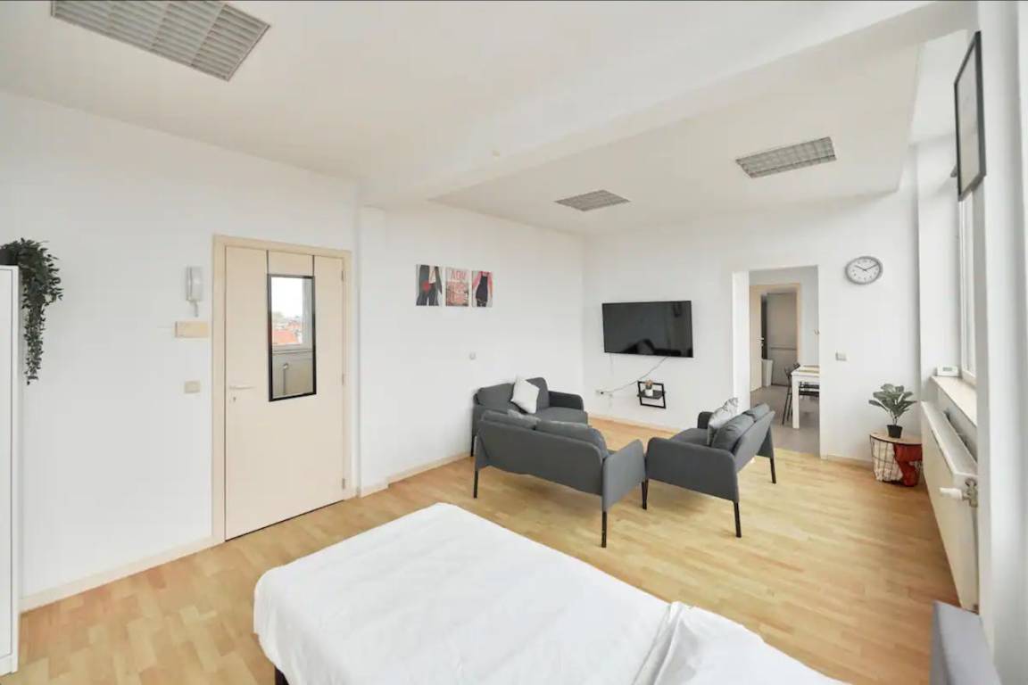100 M² Appartement ∙ 2 Slaapkamers ∙ 3 Gasten - Schilde