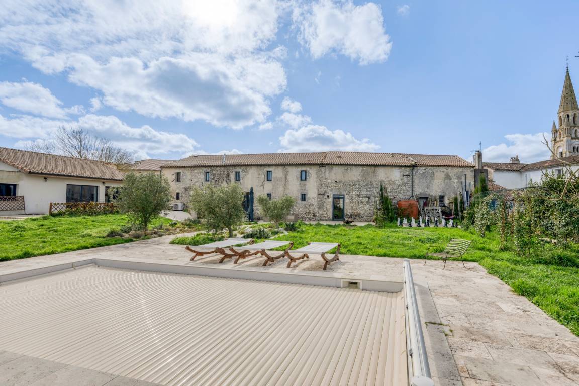 275 M² Maison De Vacances ∙ 6 Chambres ∙ 14 Personnes - Lesparre-Médoc