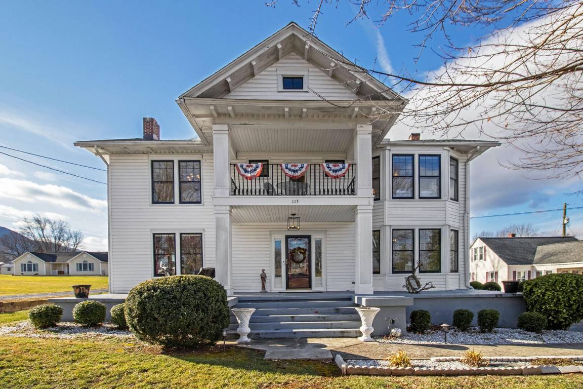 House ∙ 4 Bedrooms ∙ 8 Guests - Stanley, VA