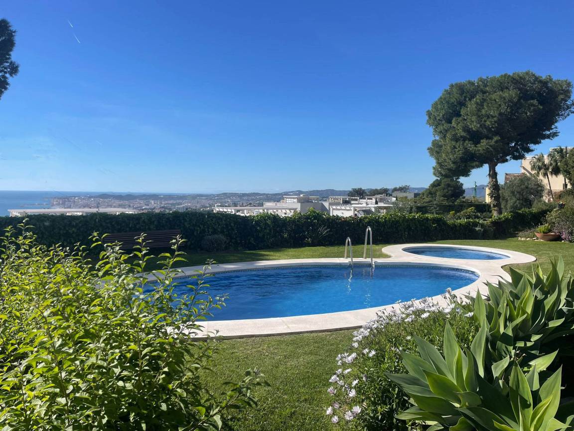 98 M² Huoneisto ∙ 3 Makuuhuonetta ∙ 6 Vierasta - Fuengirola