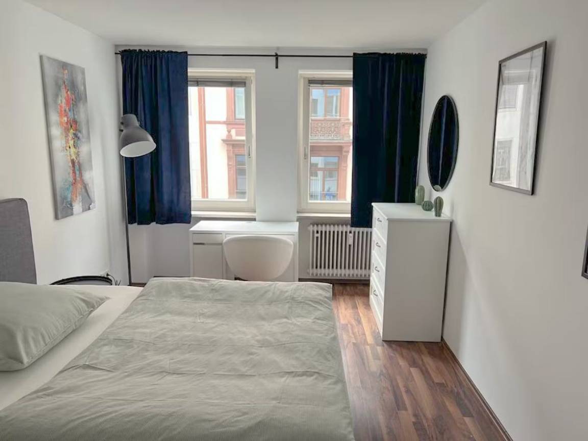 70 M² Private Room ∙ 1 Bedroom ∙ 1 Guest - Frankfurt