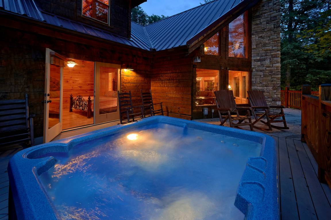 390 M² House ∙ 4 Bedrooms ∙ 18 Guests - Gatlinburg, TN