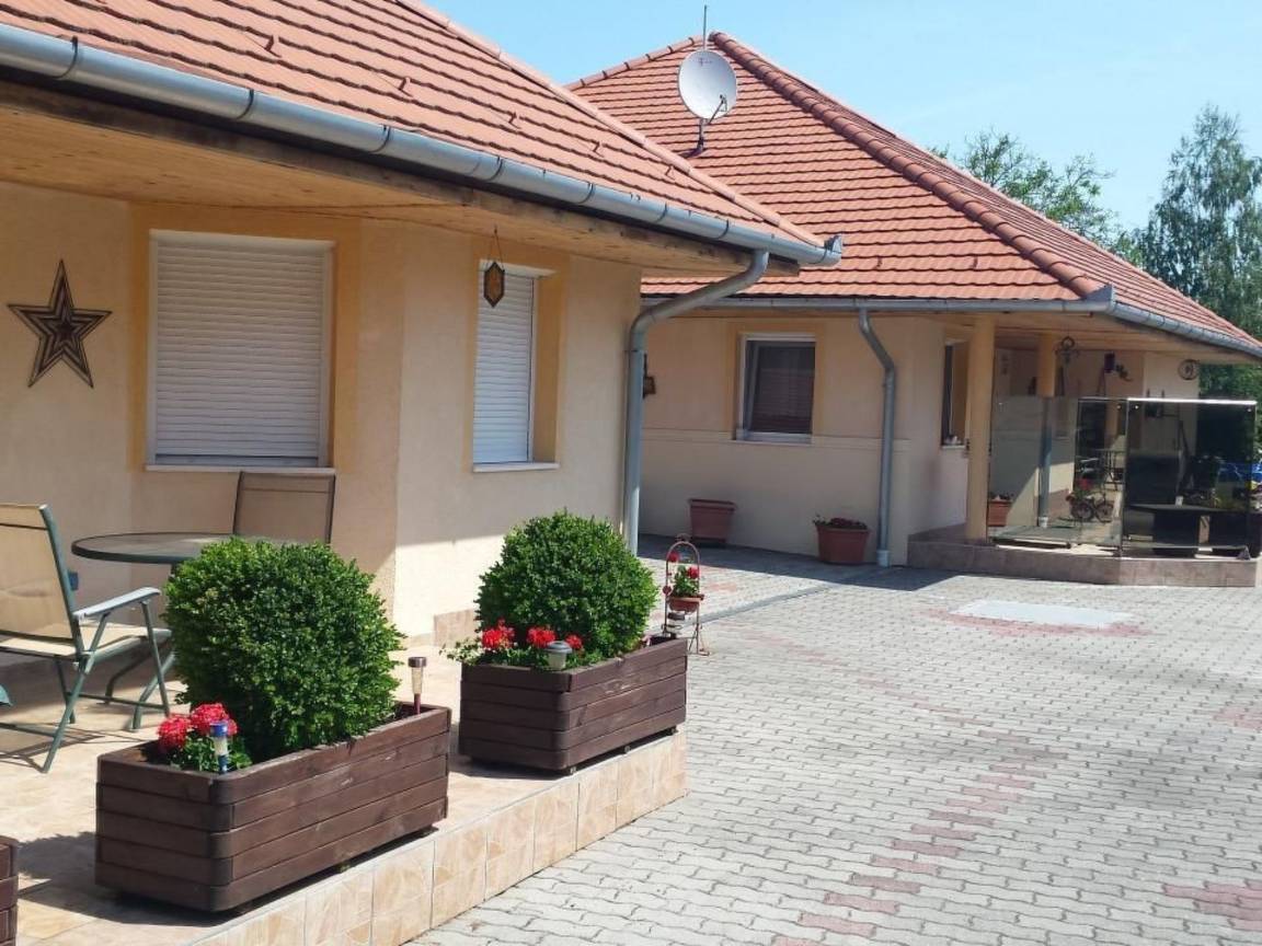 110 M² House ∙ 3 Bedrooms ∙ 7 Guests - Vonyarcvashegy