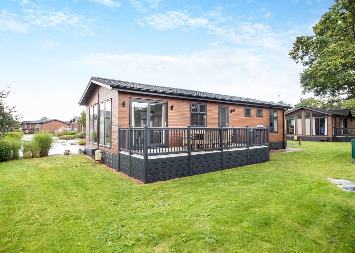 Chalet ∙ 4 Bedrooms ∙ 8 Guests - Norfolk