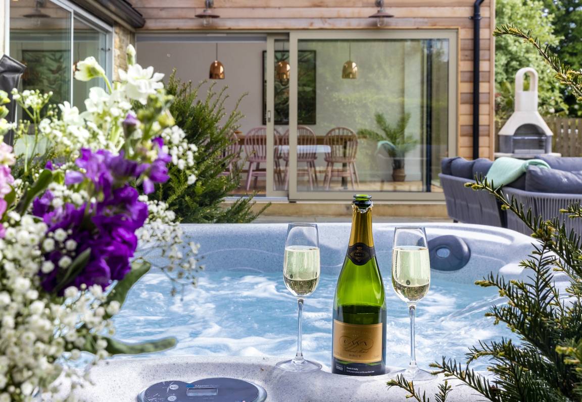 Cottage ∙ 5 Bedrooms ∙ 10 Guests - Cononley