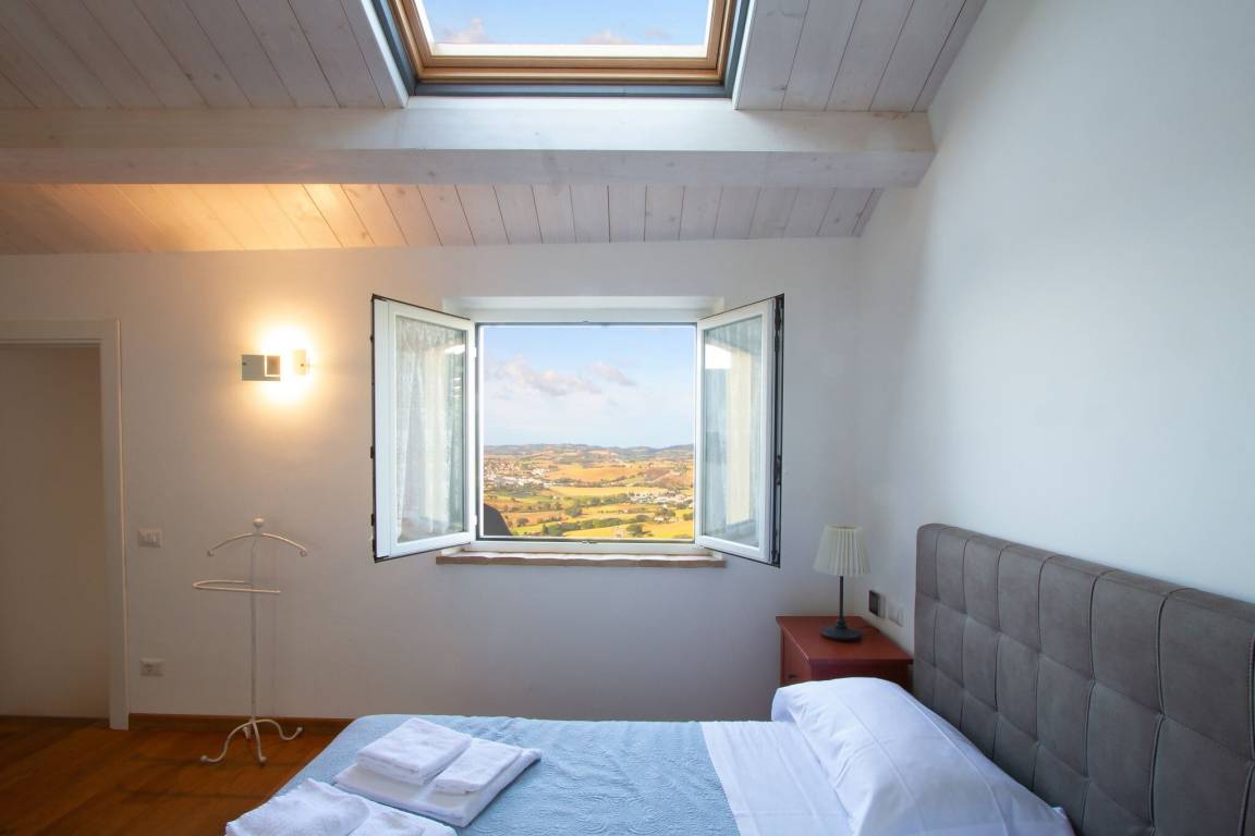 80 M² Huis ∙ 1 Slaapkamer ∙ 3 Gasten - Ancona