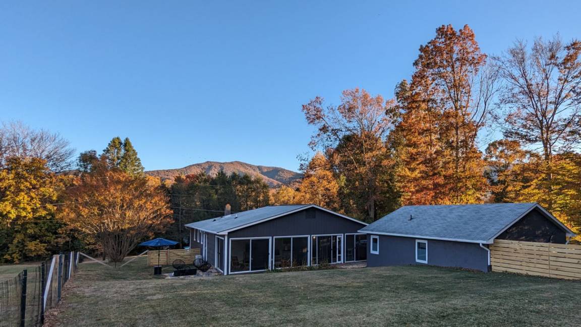 120 M² House ∙ 3 Bedrooms ∙ 6 Guests - Swannanoa, NC