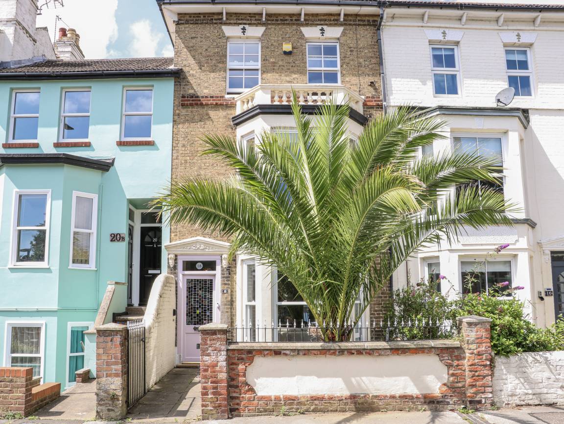 Cottage ∙ 4 Bedrooms ∙ 8 Guests - Lowestoft