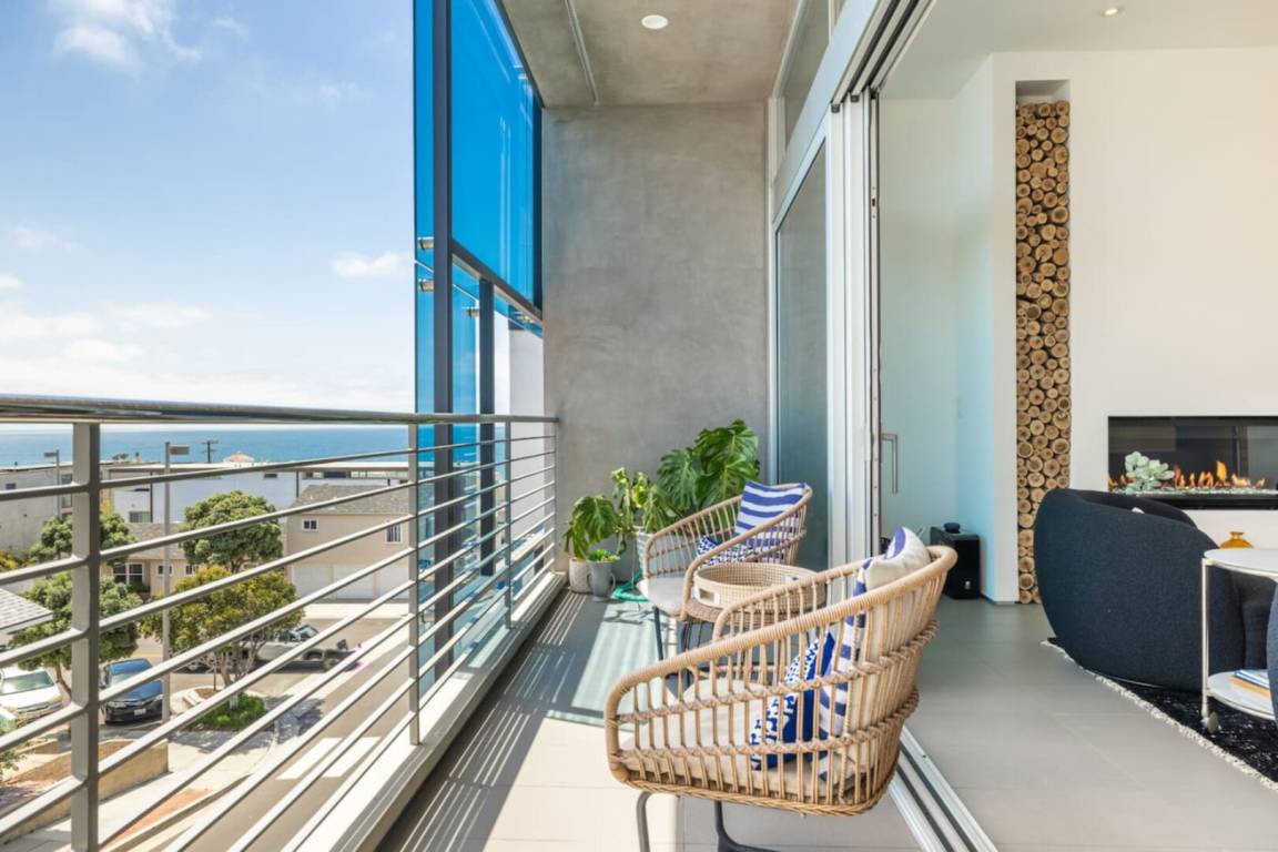 232 M² House ∙ 3 Bedrooms ∙ 6 Guests - Hermosa Beach, CA