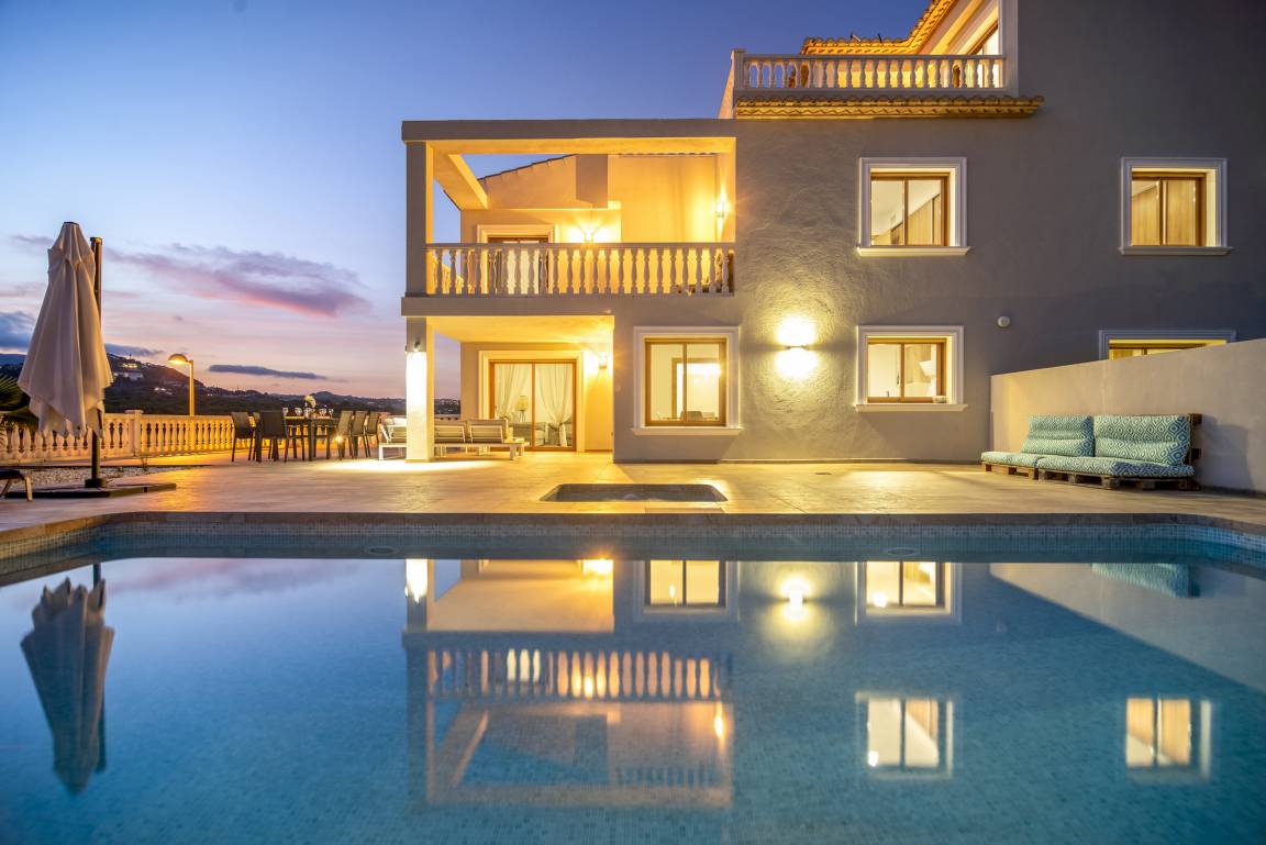 305 M² Villa ∙ 7 Chambres ∙ 14 Personnes - Calp