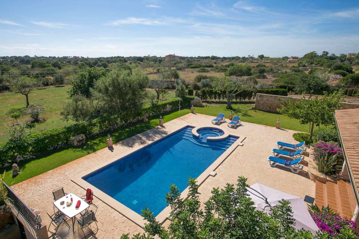 Villa ∙ 6 Bedrooms ∙ 12 Guests - Cala d'Or