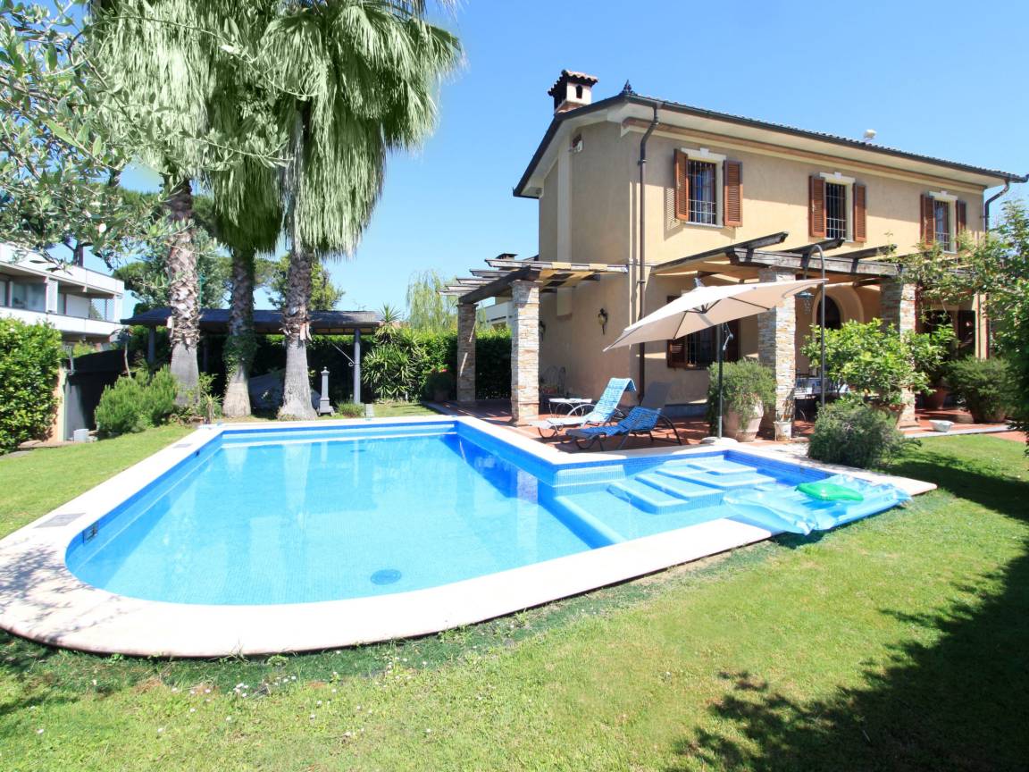 120 M² Villa ∙ 3 Bedrooms ∙ 6 Guests - Forte dei Marmi