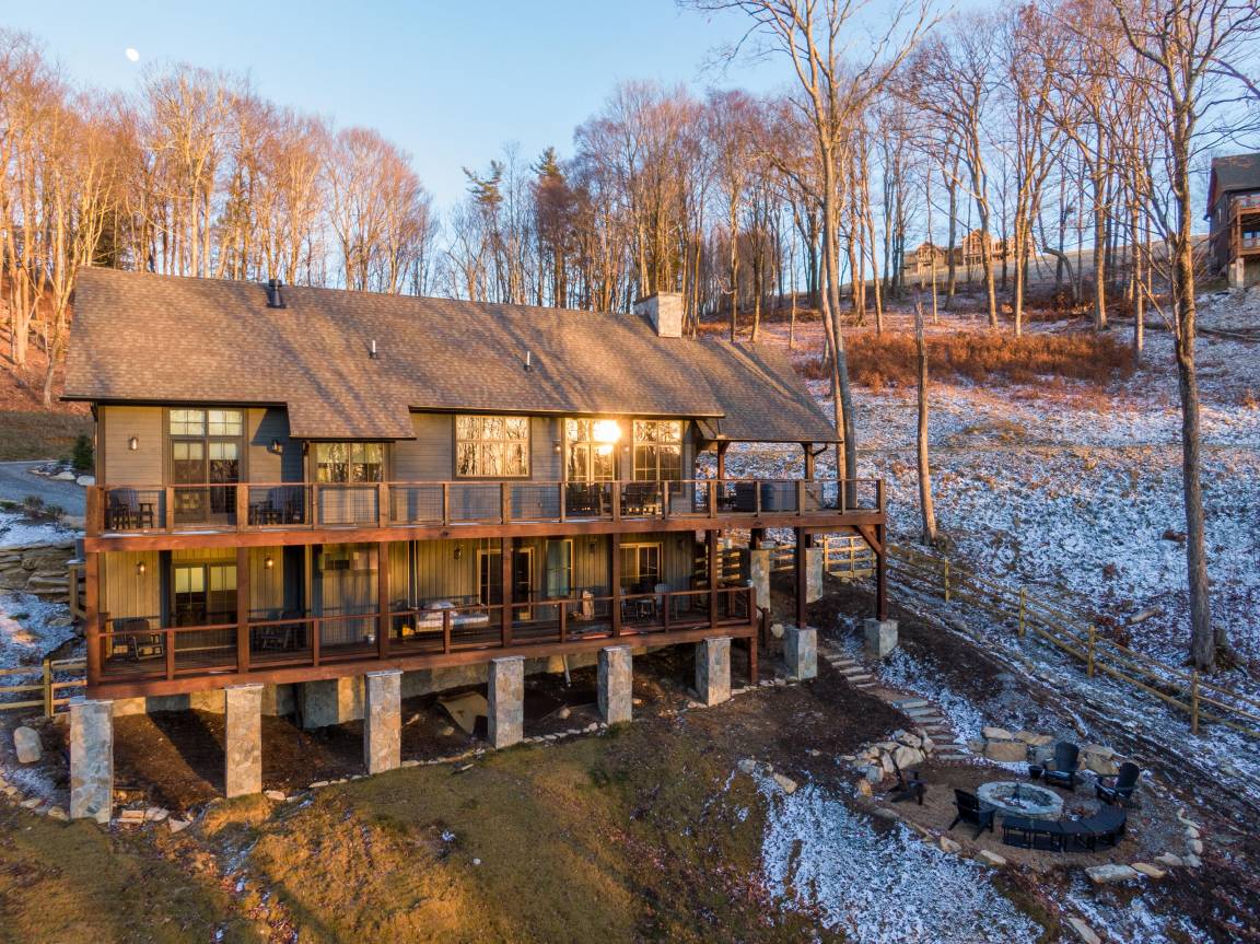Cabin ∙ 4 Bedrooms ∙ 10 Guests - Beech Mountain, NC