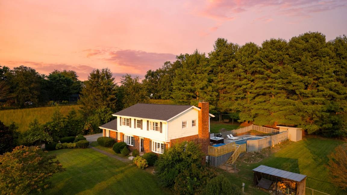 233 M² House ∙ 4 Bedrooms ∙ 10 Guests - Asheville, NC