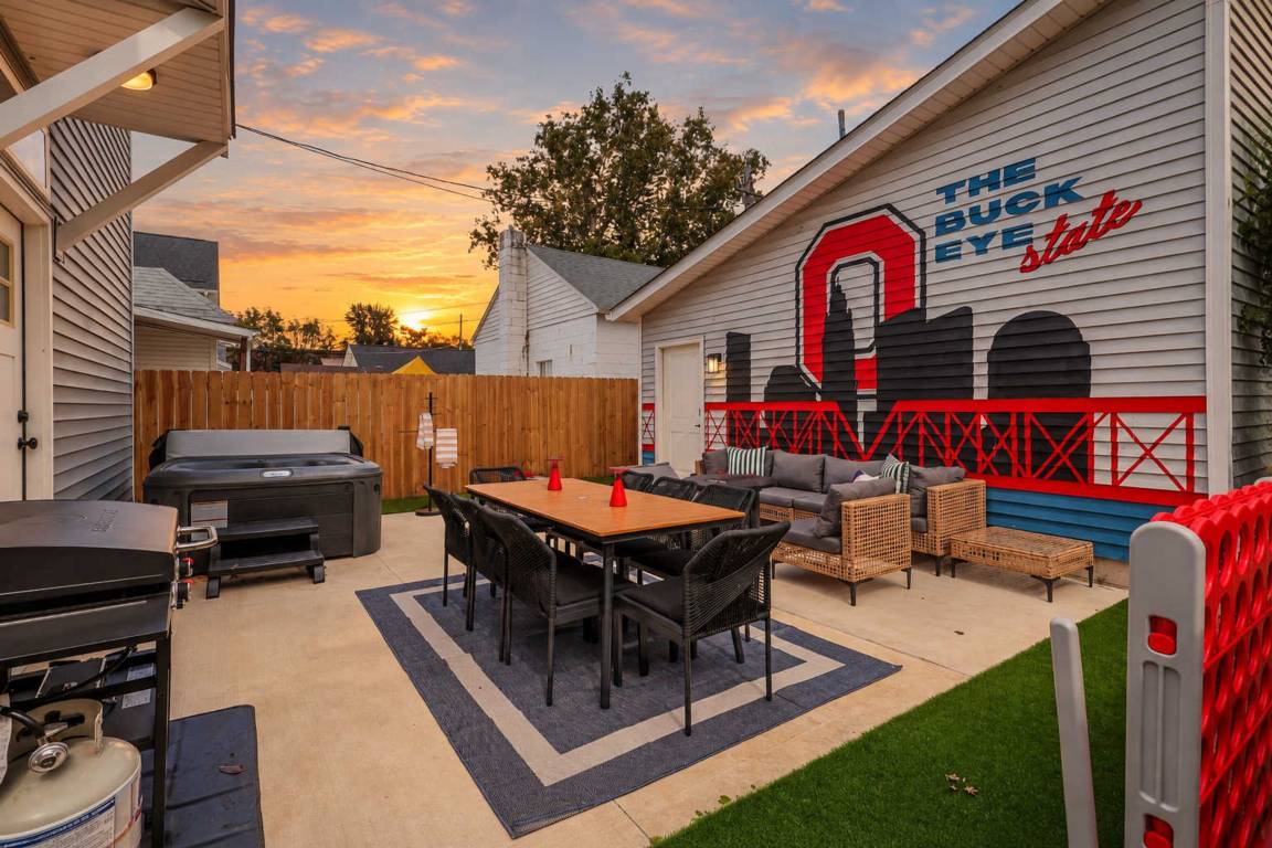 Apartment ∙ 3 Bedrooms ∙ 8 Guests - Grove City, OH
