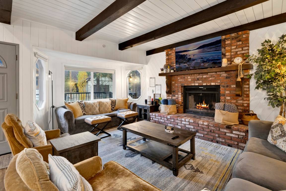 157 M² Cabin ∙ 2 Bedrooms ∙ 8 Guests - Big Bear Lake, CA