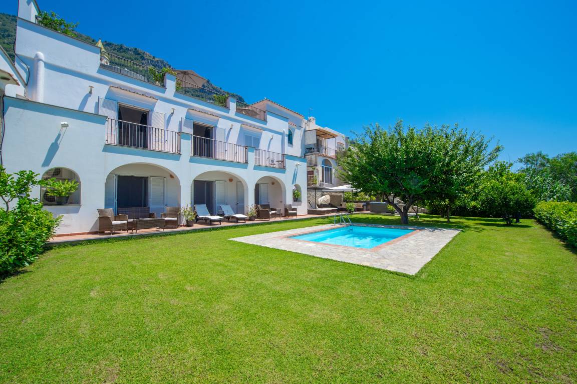 300 M² Villa ∙ 7 Bedrooms ∙ 14 Guests - Praiano