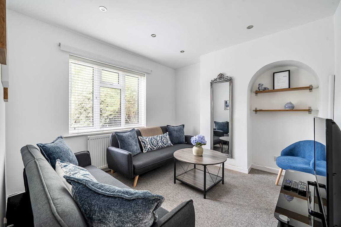149 M² House ∙ 5 Bedrooms ∙ 10 Guests - Staines-upon-Thames