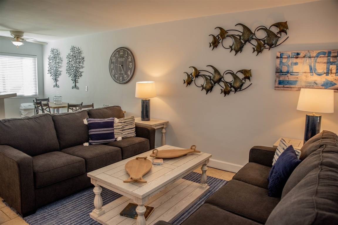 Condo ∙ 2 Bedrooms ∙ 6 Guests - Carpinteria, CA