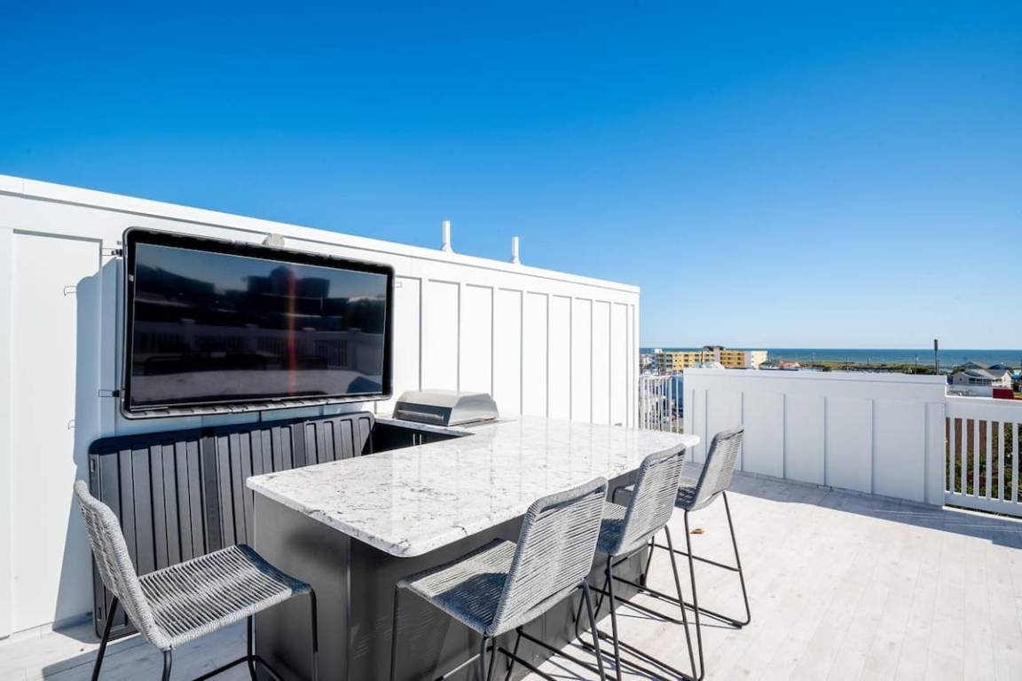 418 M² House ∙ 8 Bedrooms ∙ 22 Guests - Kure Beach, NC