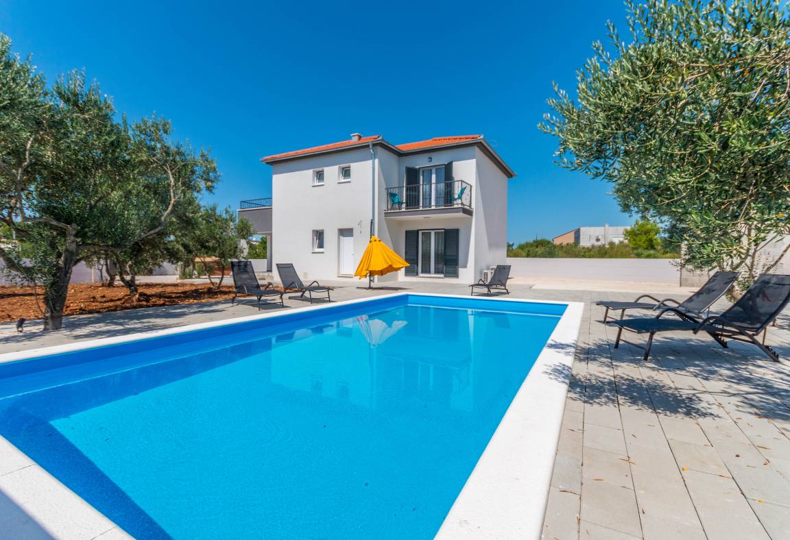 200 M² Villa ∙ 4 Schlafzimmer ∙ 8 Gäste - Murter