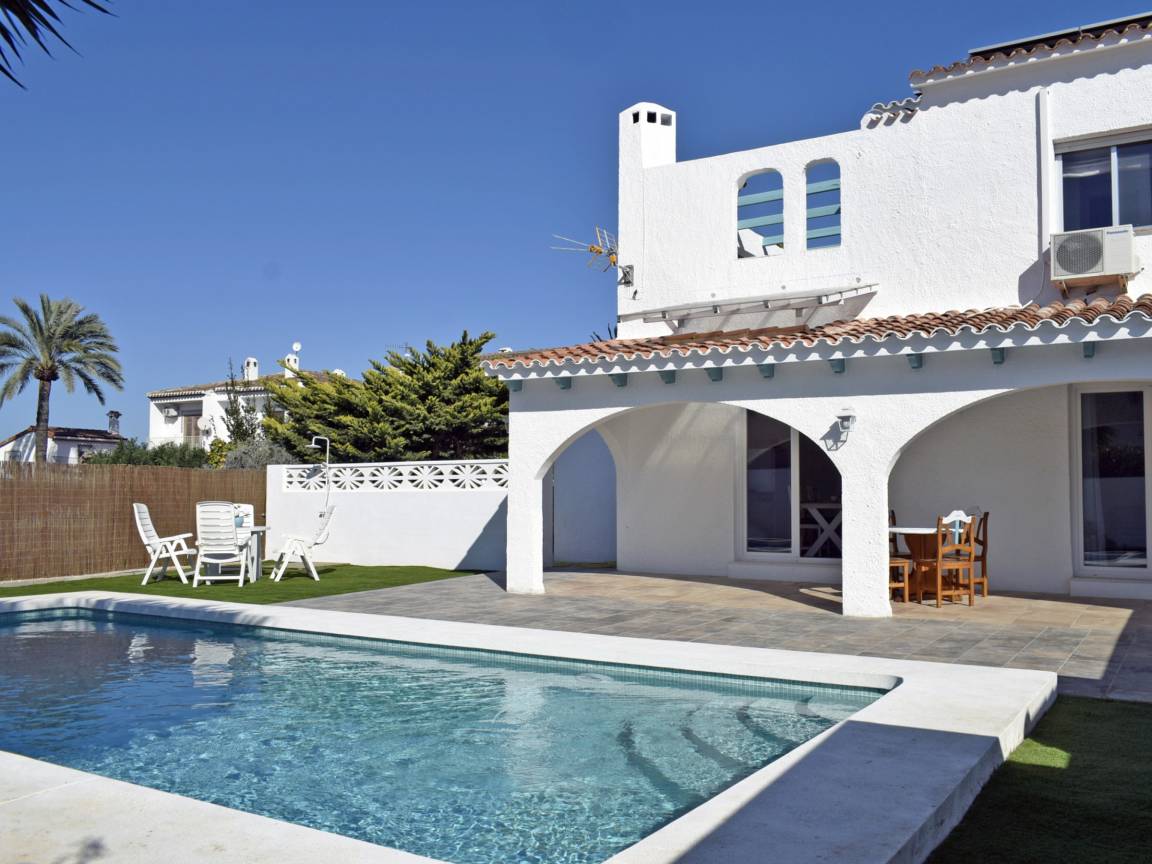 140 M² Villa ∙ 4 Bedrooms ∙ 9 Guests - Denia
