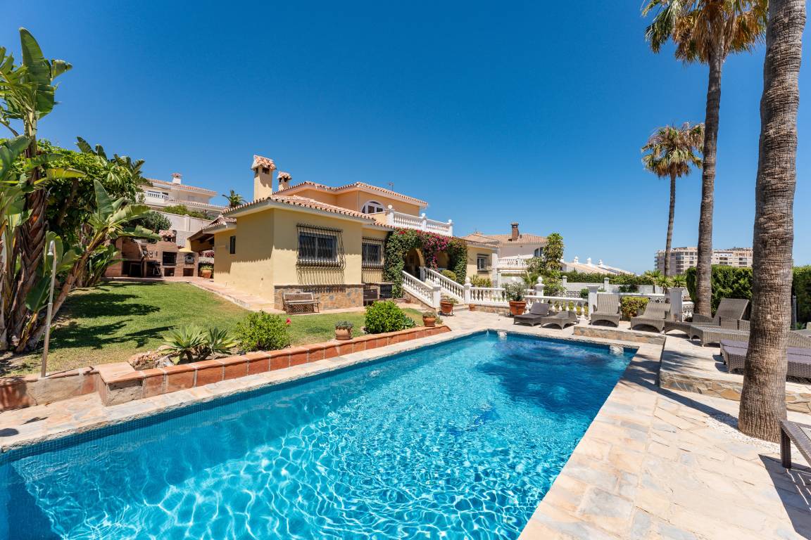 250 M² Villa ∙ 6 Schlafzimmer ∙ 12 Gäste - Torremolinos