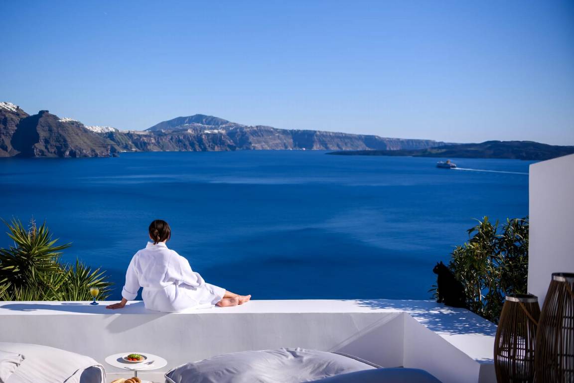 150 M² Villa ∙ 2 Bedrooms ∙ 4 Guests - Oia