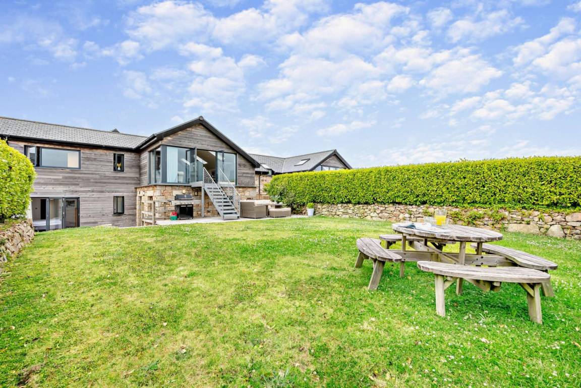 Cottage ∙ 4 Bedrooms ∙ 8 Guests - St Ives